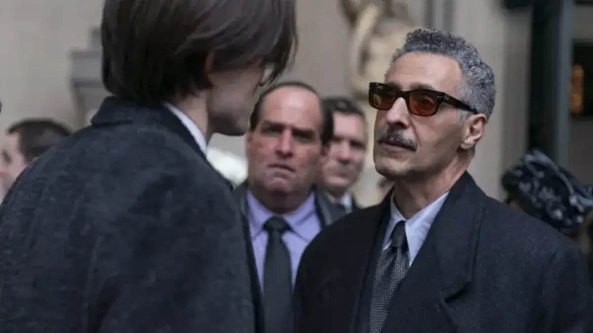 'Carmine Falcone' & 'Selina Kyle' In 'The Batman,' Explained: How Did ...